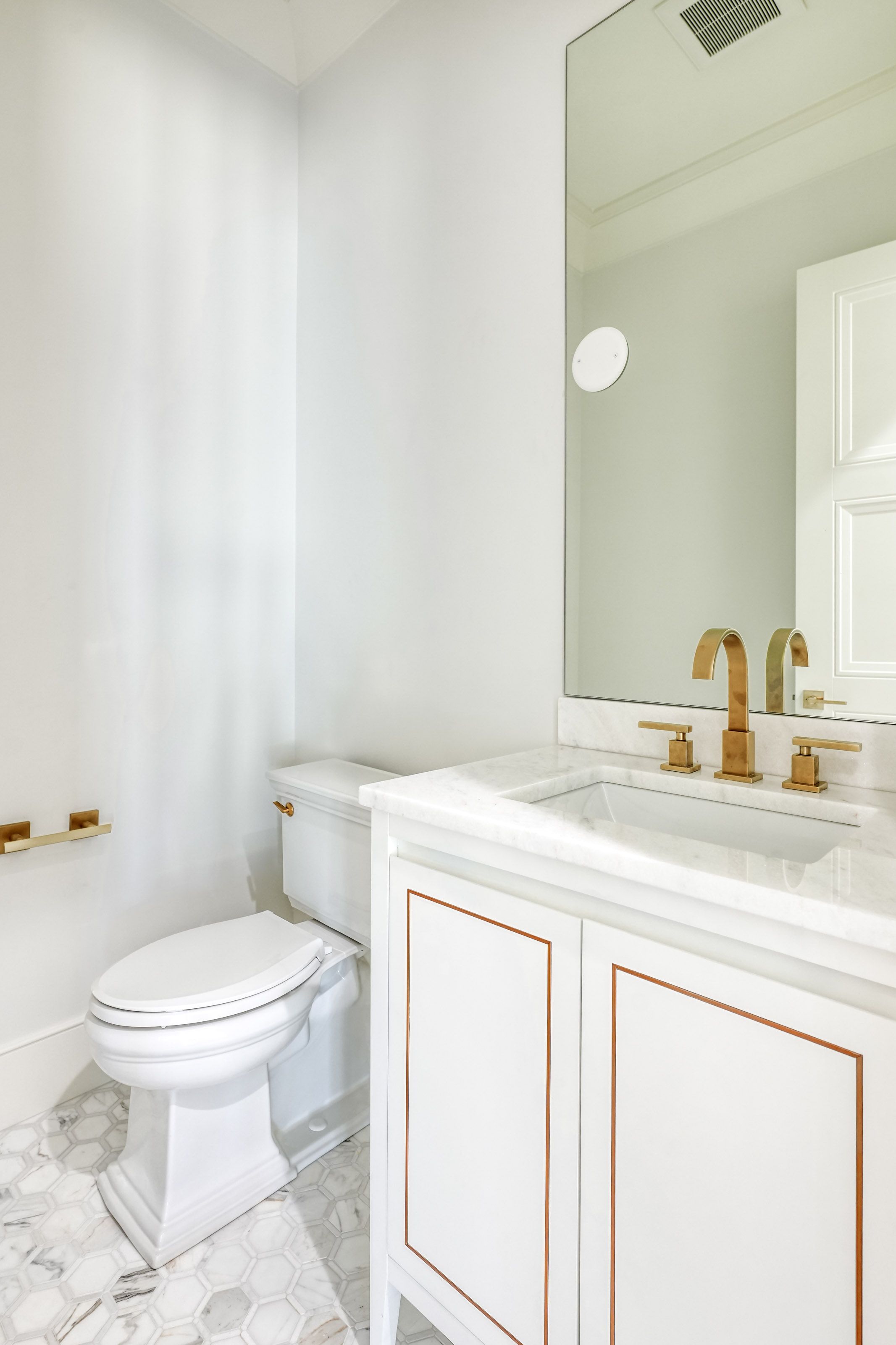 Powder room – Tom Waller Signature Homes